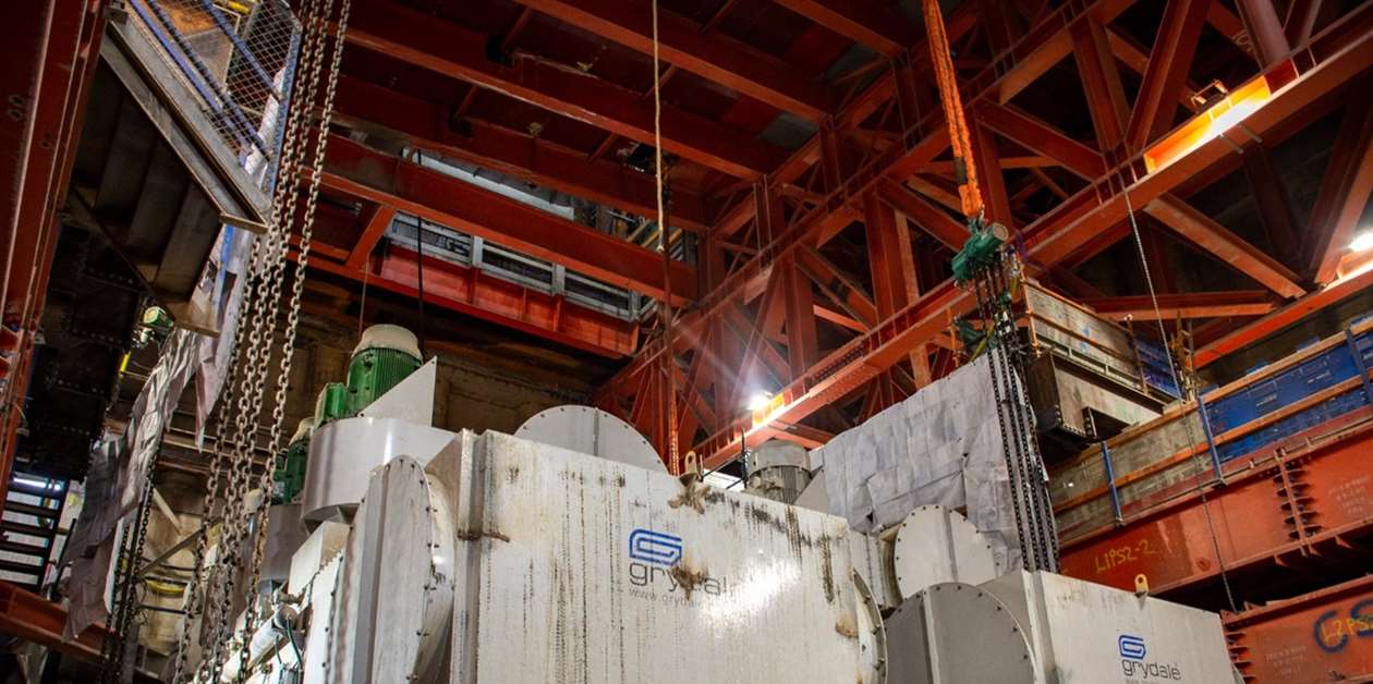 Kennards adds lifting system for 70-tonne loads - Crane & Transport ...