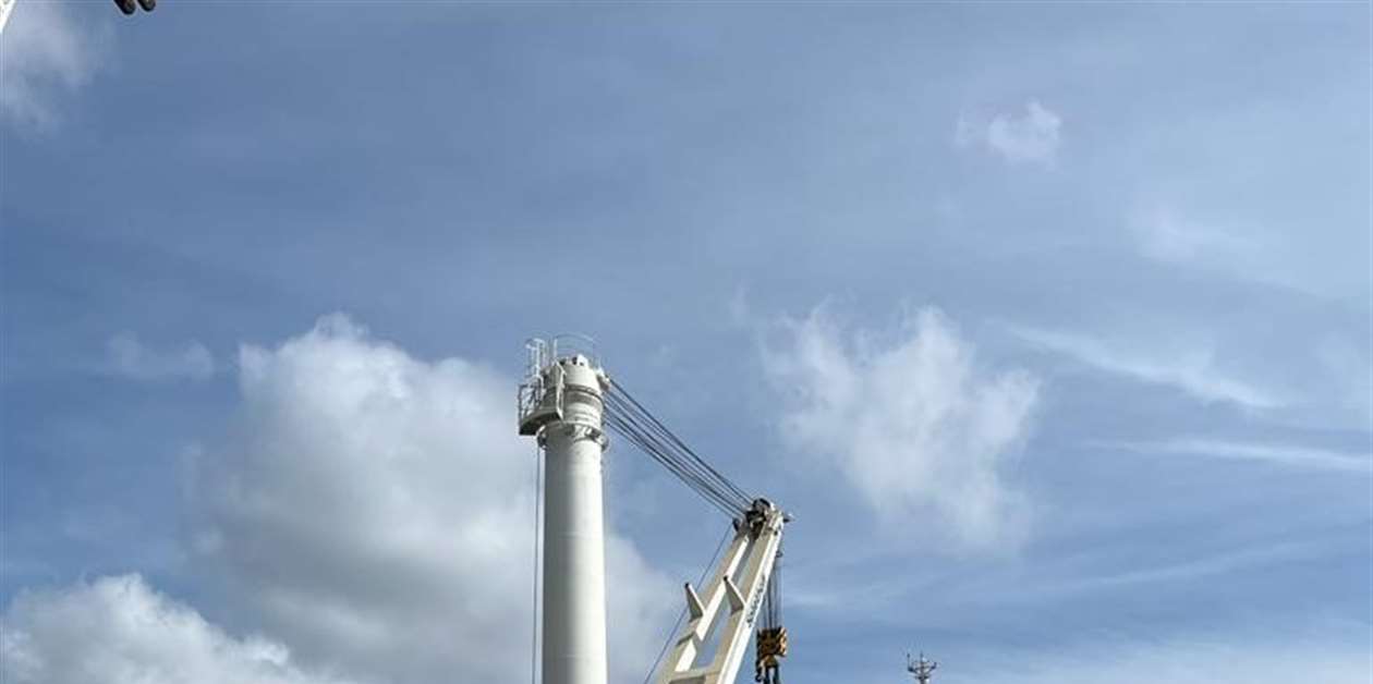 Bespoke gantry cranes for offshore vessel - Crane & Transport Briefing