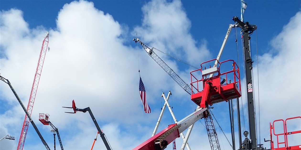 MEC boom and scissor innovations - Crane & Transport Briefing