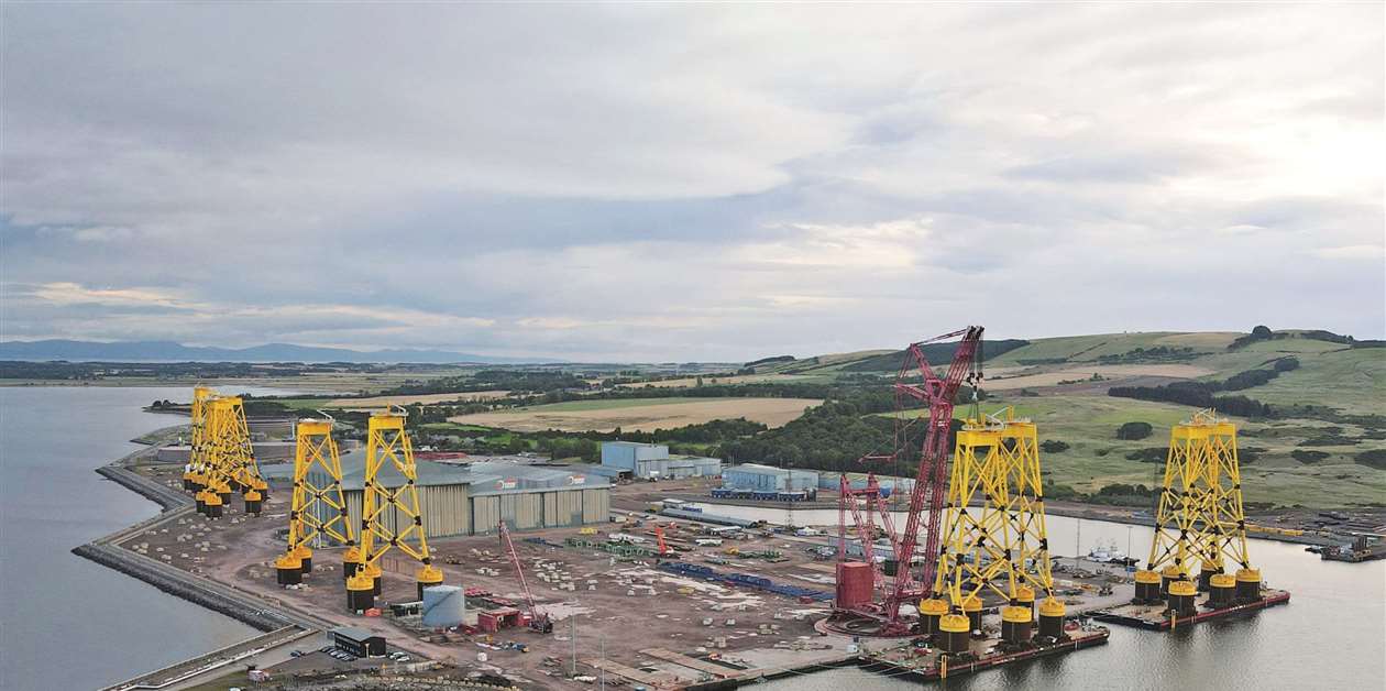 Offshore wind farm lifts benefit from ring crane - Crane & Transport ...