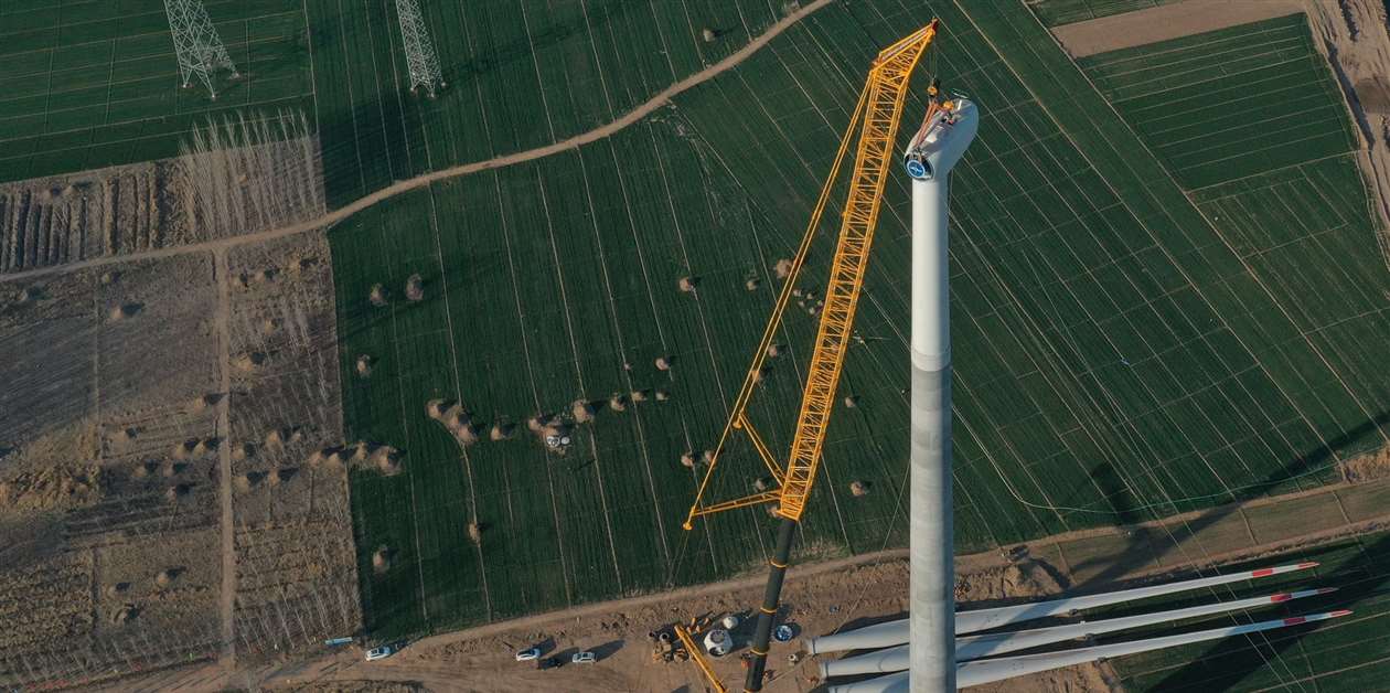 4,000 tonne XCMG crane claims new lifting record - Crane & Transport ...